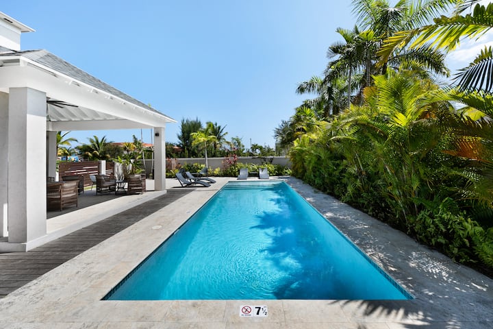 2br Luxury Modern Condo: Baha Mar, Beach & Pool - Nassau