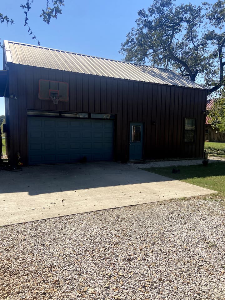 Roundtop Camp House - Brenham, TX