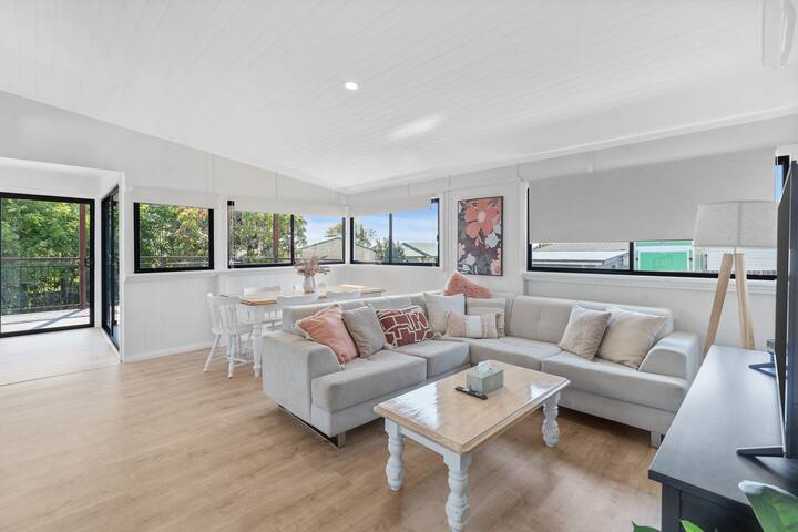 Bright 4 Bedrooms Cottage - Brisbane
