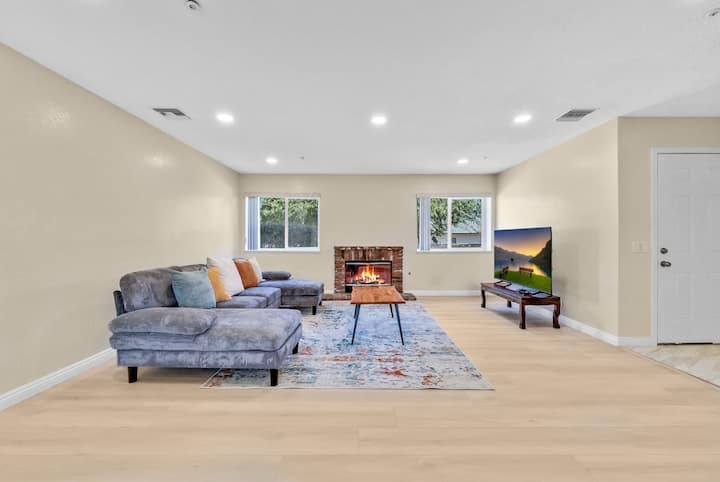 Sweet Escape · Universal + La Main Attractions! - La Puente, CA