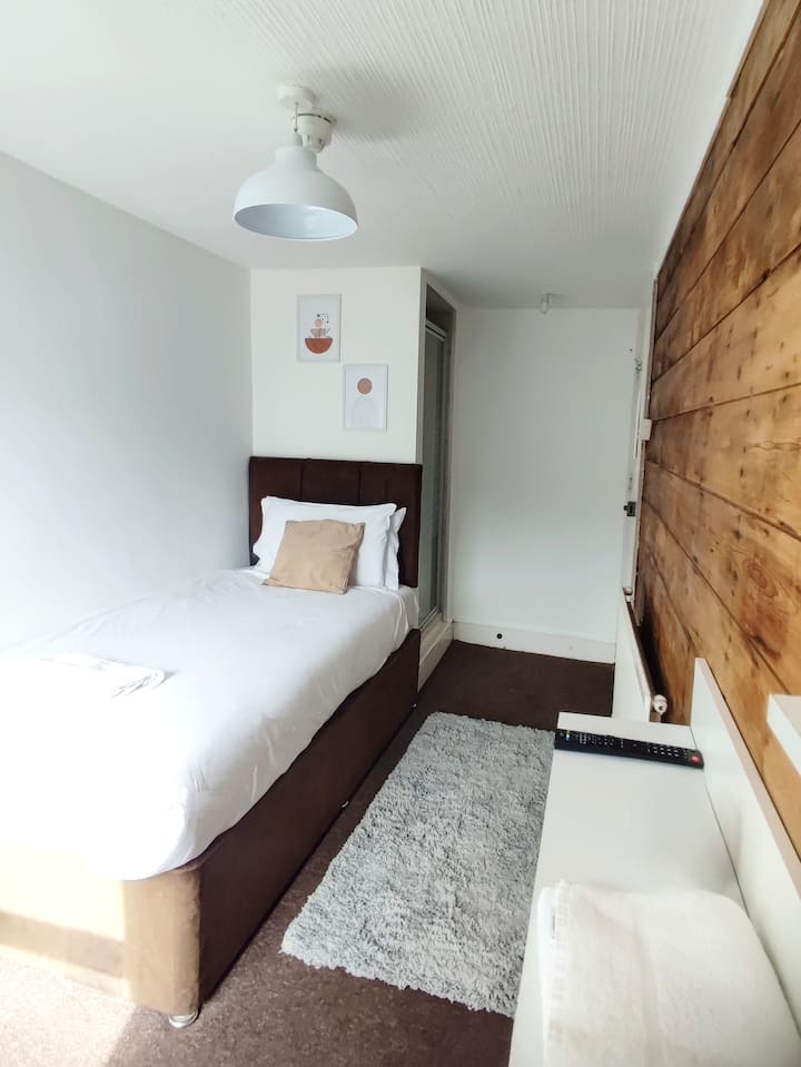 Single Sea View With Shower For Long Stay - Brighton