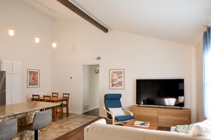 Open Concept 2/2 - Excellent Location & Amenities! - Fort Worth, TX