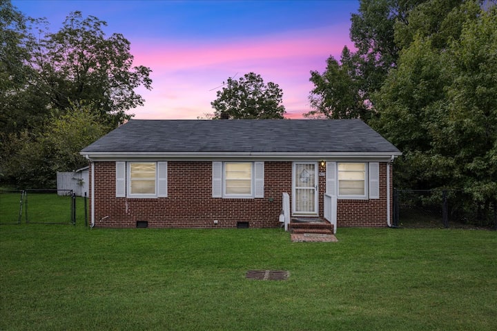 Charming Centrally Located Home: Up To 6 Guests - Wilson, NC