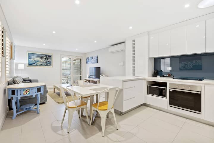 A100 – One Bedroom Pool View Apartment - Perth