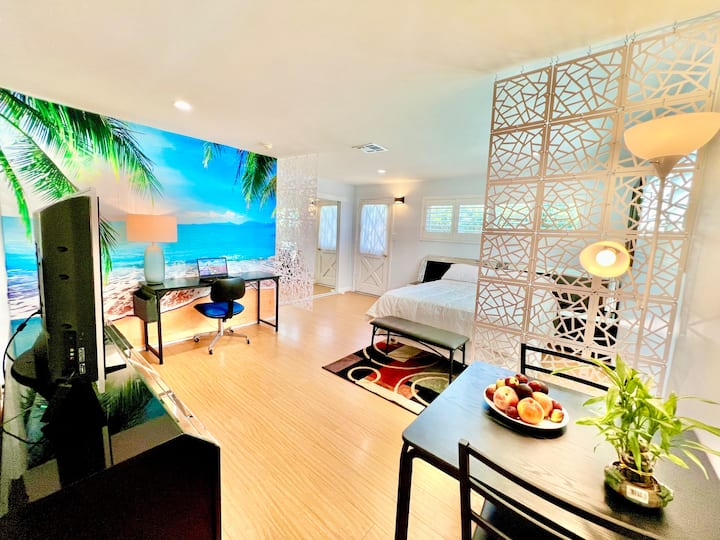 Independent Access Luxury Suite. - Covina, CA