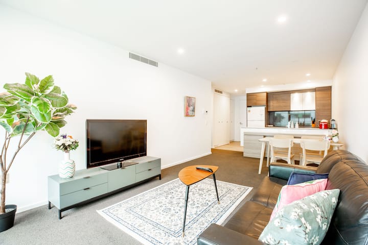 Modern 2b Near Canberra Centre - Canberra