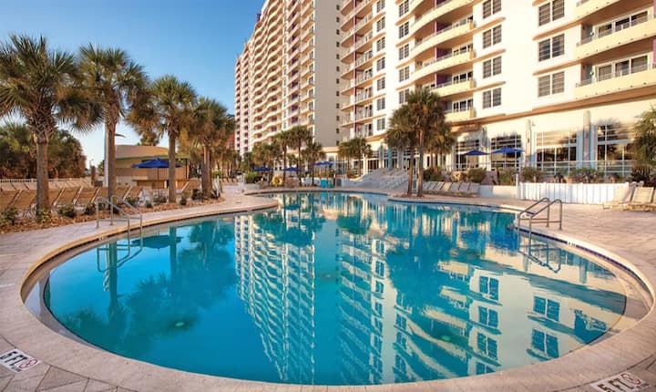 Unwind On Daytona's 2br Near Speedway! - Daytona Beach, FL