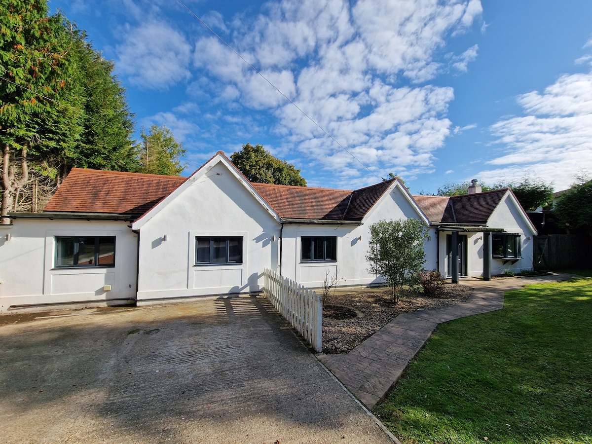 Woodcutters House Beechlawns - Houses for Rent in Effingham, England ...