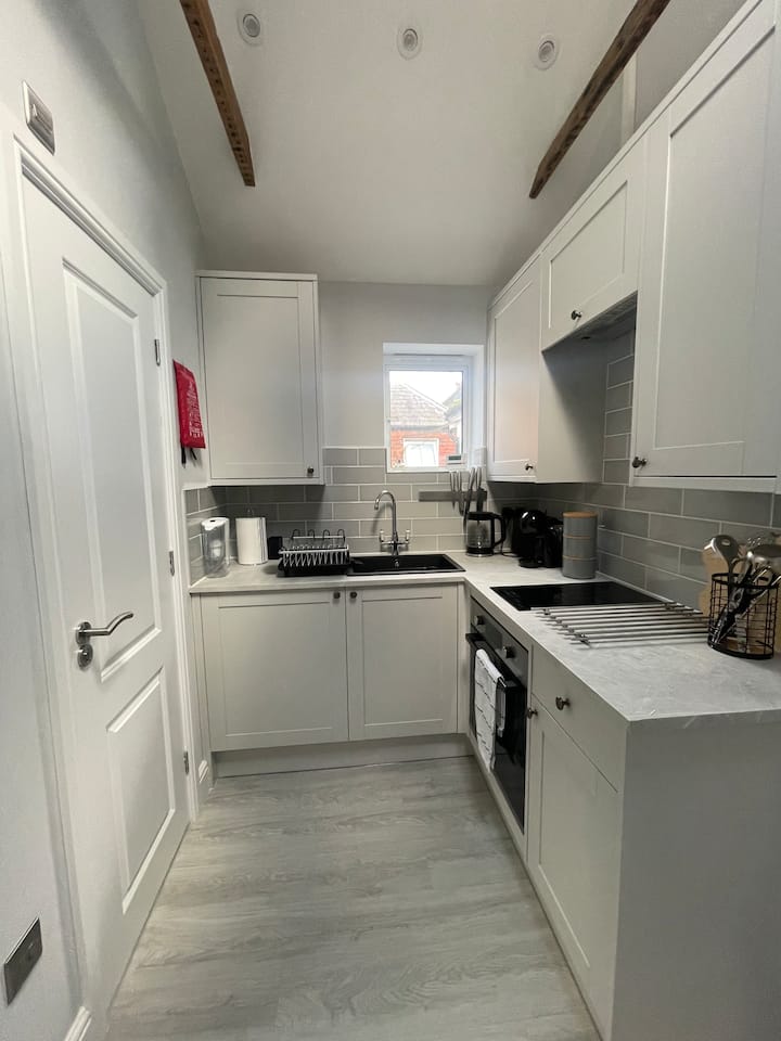 Self-contained Studio Apartment - Steyning