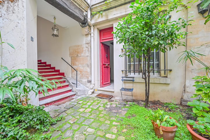 Studio Peaceful Garden Courtyard, Marais District - Paris 1er Arrondissement