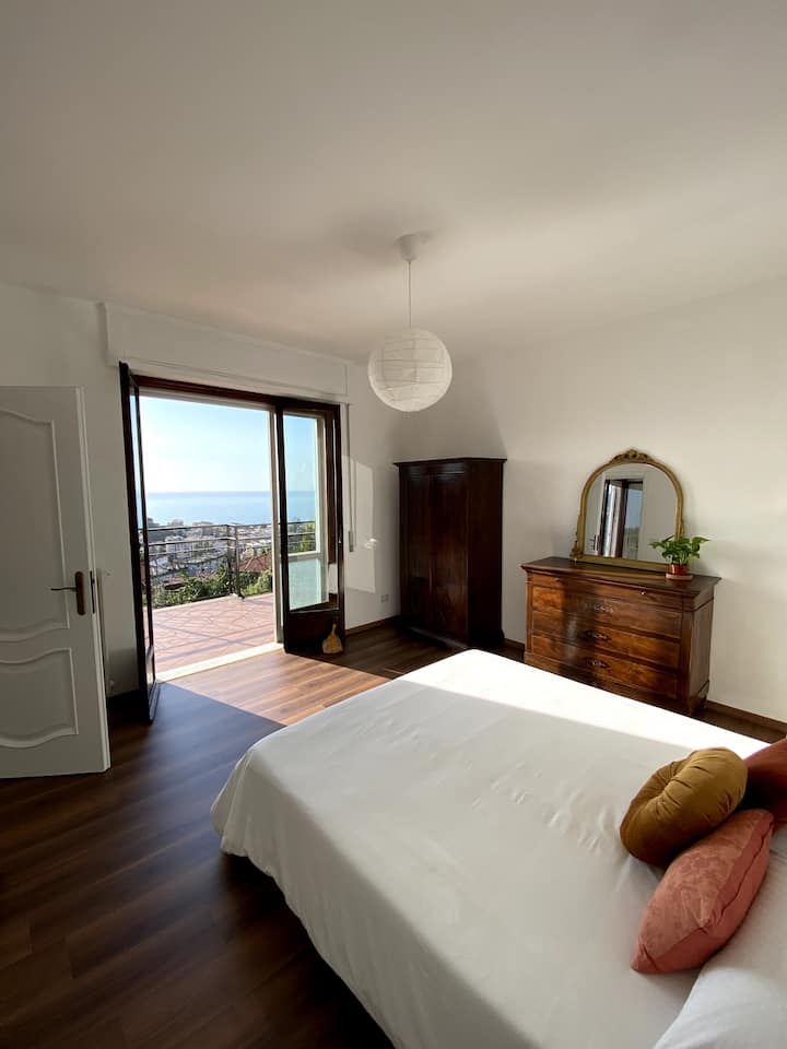 Casa Fiona 
 ~ Attico Con Incredibile Vista Mare ~ - Ospedaletti