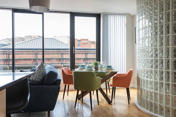 Penthouse Apartment | 2br | Sleeps 6 - Belfast