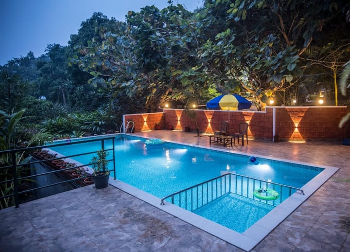 Premium Room In A Pool Resort - Munnar