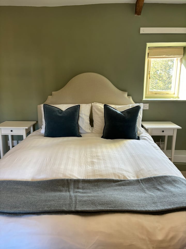 Large Double Cotswold Room - Cirencester