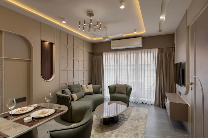Classic Balcony City Views | Near Bandra - Mumbai