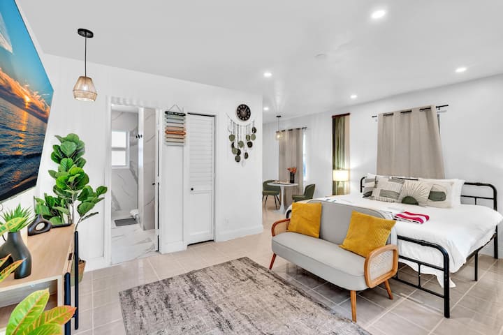 Chic New Studio In Hollywood - Hollywood, FL