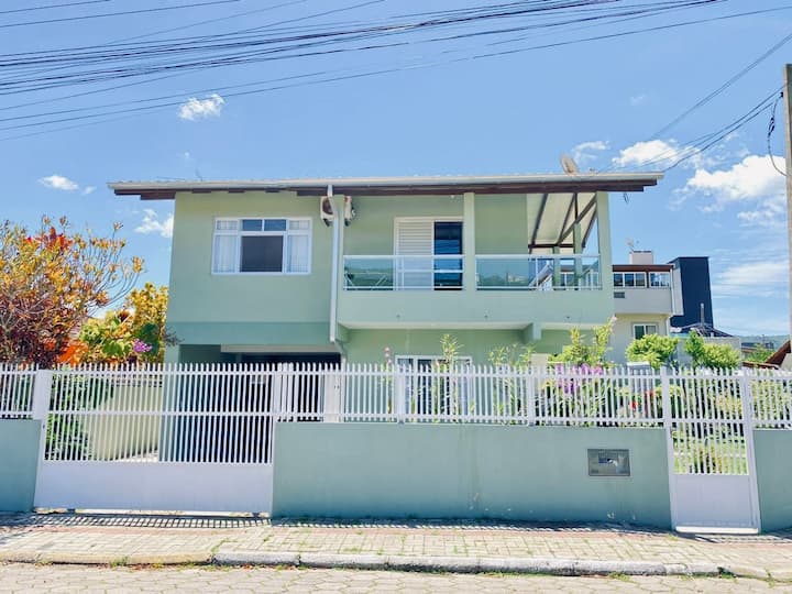 Casa Ampla De 3 Quartos - Bombinhas