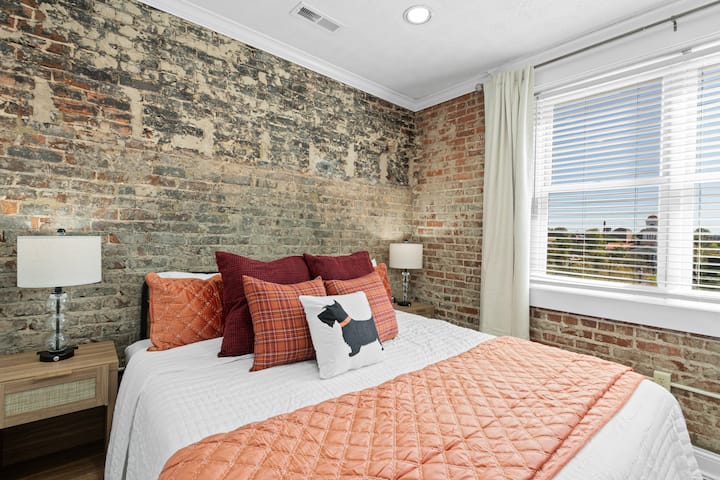 Scot's Suite - Downtown Maryville Loft - Maryville, TN
