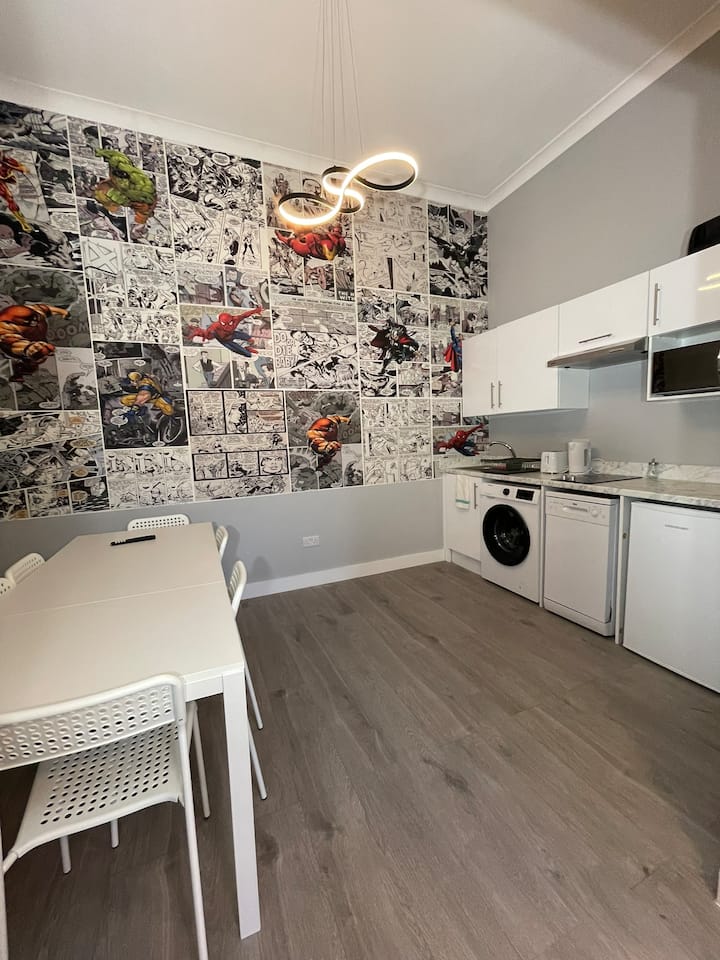 Charming Flat | Air Con, Sleeps 6 |Westminster Inn - London, UK