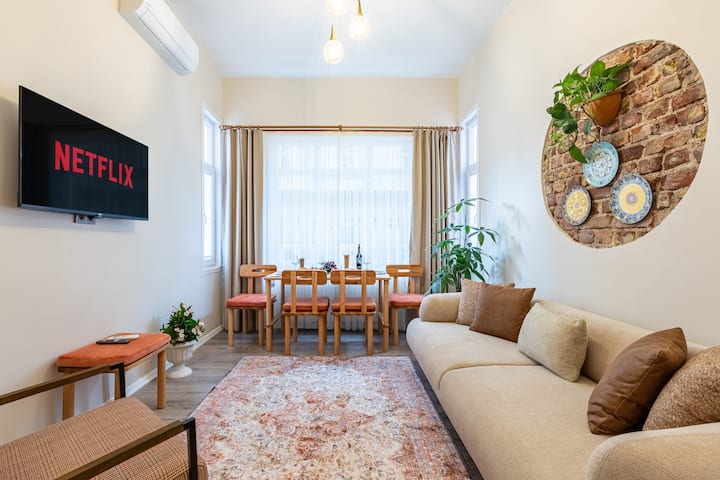 Unique 2br Apt. W/ Historic Charm, Great Views, Ac - İstanbul