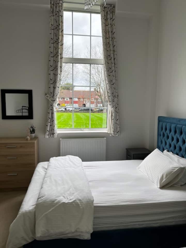 Modern Flat In East London - Dagenham