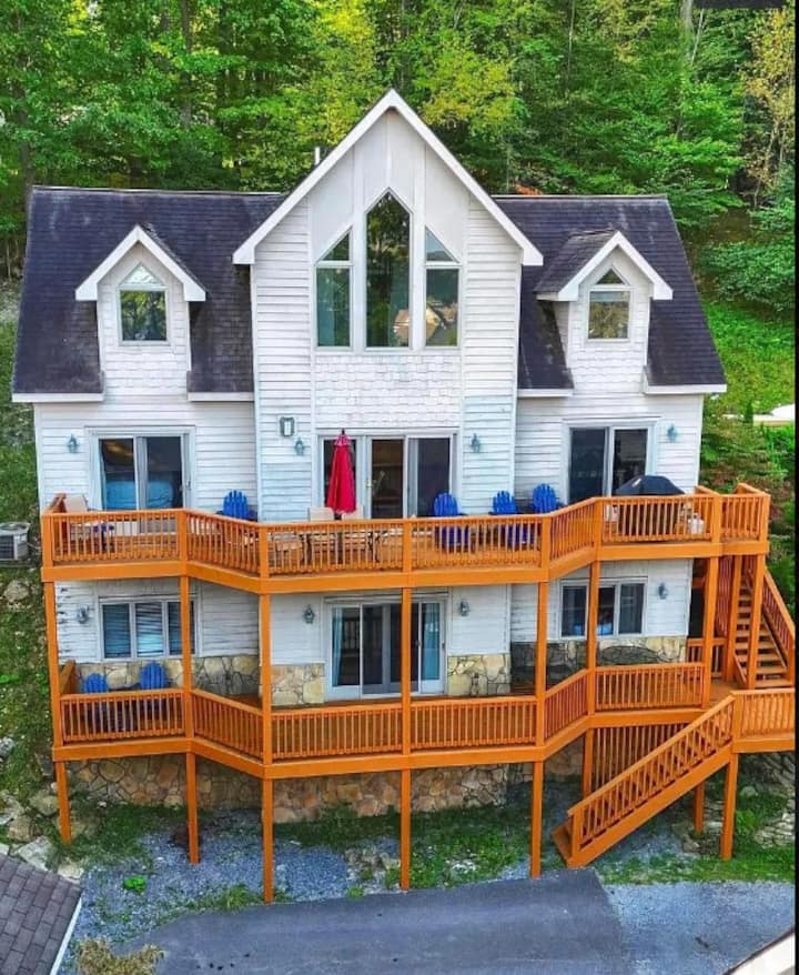 7-bed Lake Retreat W/ Hot Tub & 5 Mins To Wisp Ski - Deep Creek Lake, MD