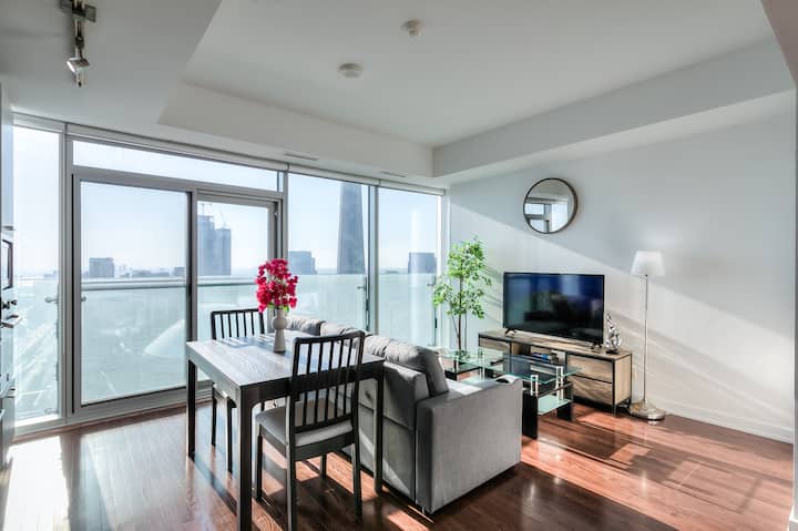 50% Off Monthly Rental With Cn Tower & Lake View - Toronto