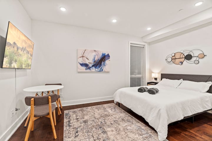 Modern Studio - Wd/wifi - 55" Tv - Rittenhouse - Philadelphia, PA