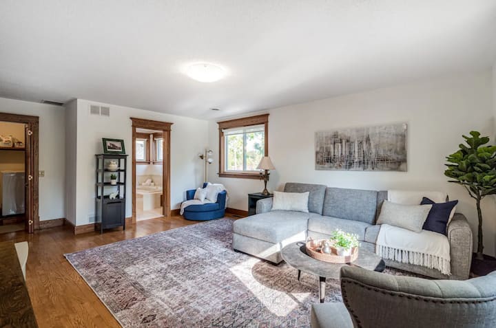 Bright & Spacious Brantford Oasis - Brantford