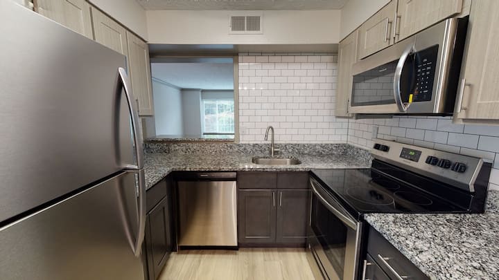 Relaxing 1-bedroom Getaway W/sandy Springs Access - Sandy Springs, GA