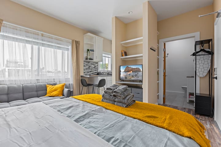 Chic Studio Retreat.steps From Iconic Venice Beach - Los Angeles, CA