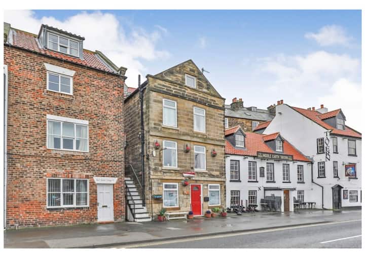 Stunning Views Of Whitby Habour - Whitby