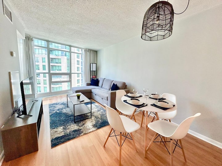 Stylish 1br Condo W/ Balcony, Parking In Down Town - Toronto