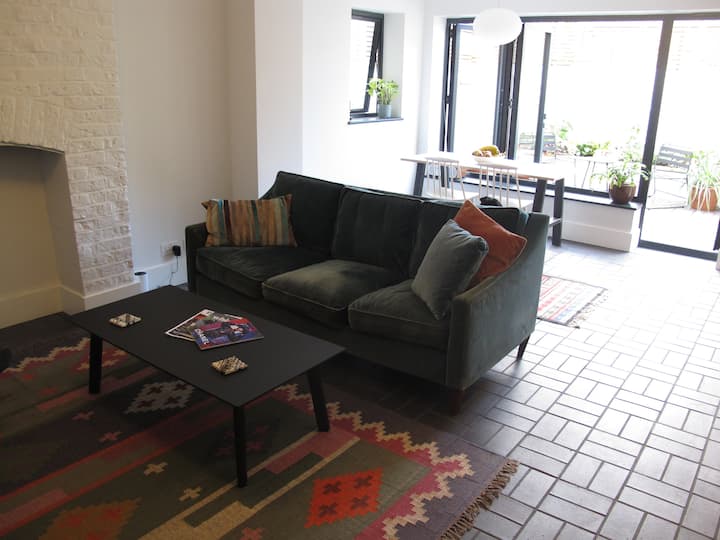 Stylish Garden Flat In South London - London