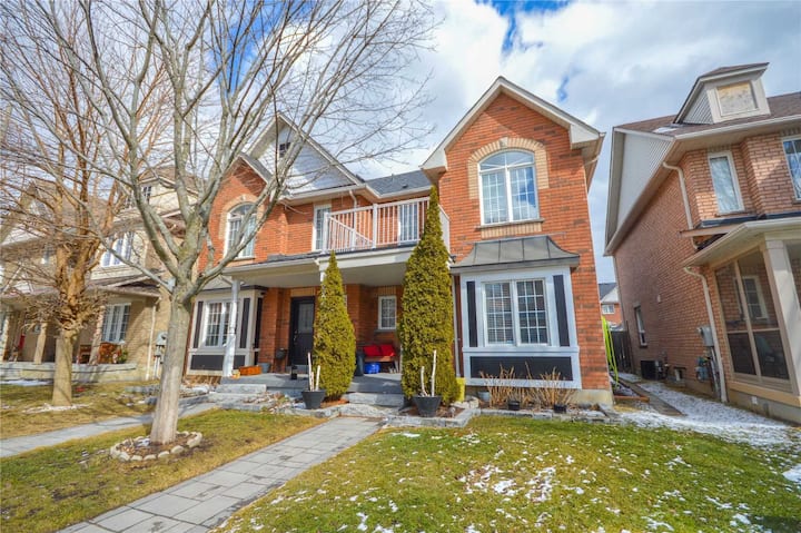 Beautiful 2 Floor House For Families With Children - Ajax