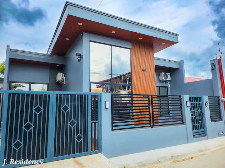 2-10 Pax Home Away From Home @ Santa Rosa Laguna - Biñan