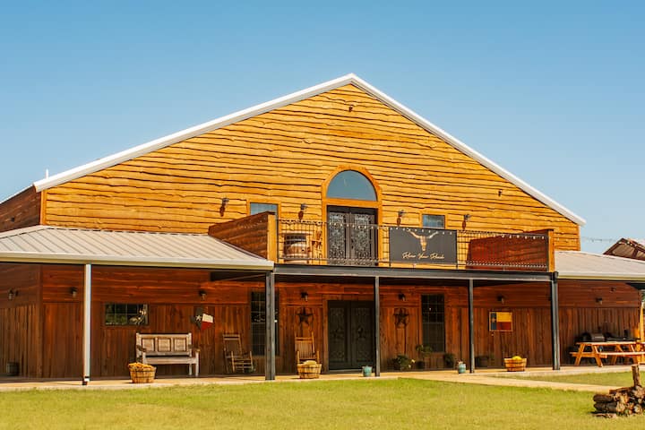 Private Suite 1 At River View Ranch Venue! - Granbury, TX
