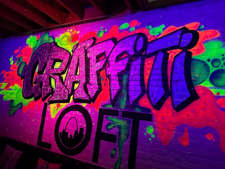 Graffiti Themed Loft - Saint-Louis, MO