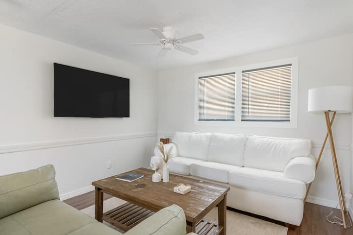 Relaxed Coastal Escape|near Beach+smart Tv&wifi - Manasota Key, FL