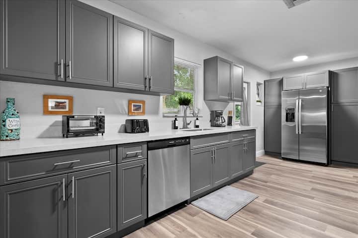 3/2 Charmer Steps From The Ave - Delray Beach, FL