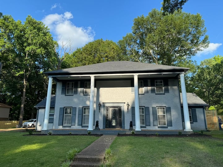Stylish Mansion W/ Attached Private Studio - Germantown, TN