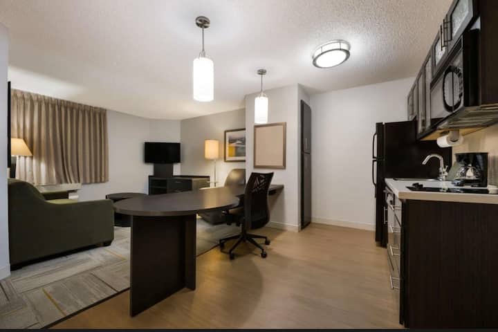 The Extended Stay Place/welcomefurryfriends - Huntsville, AL