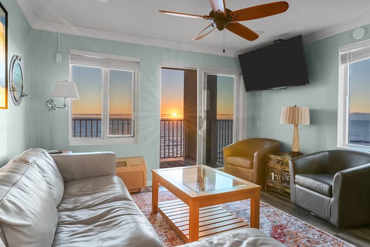 Oceanfront Beach Condo, Pool, Gym, Fishing Surfing - Virginia Beach, VA