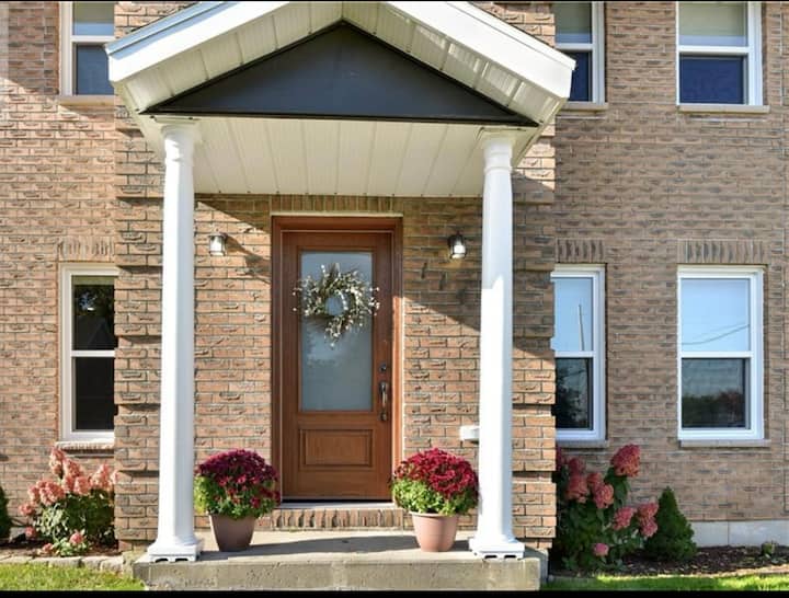 Executive Family Home - Brockville