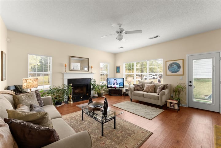 Large Lithonia Home With Office - Lithonia, GA