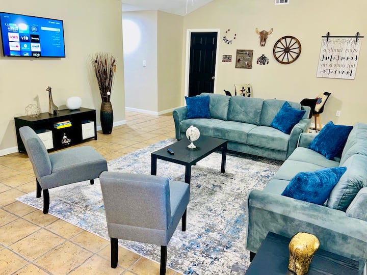 House 3-bed 2-bath Free Parking - The Woodlands, TX