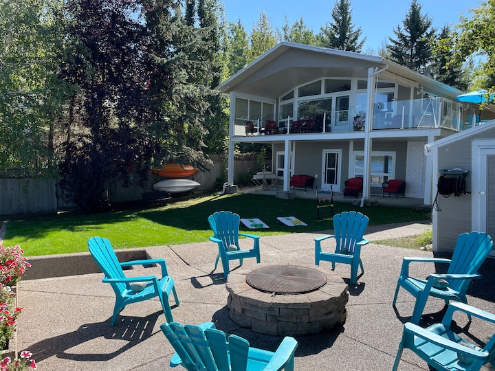 Private Lakefront Mewatha Beach Cabin - Alberta