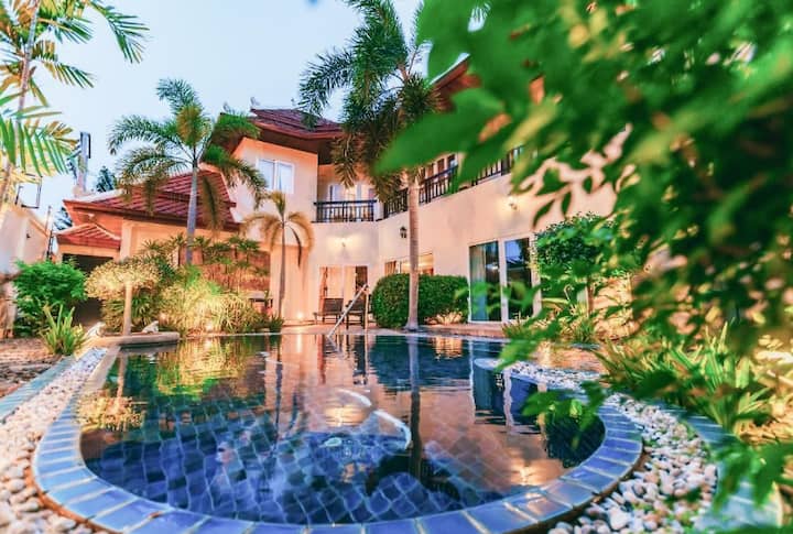 #06 Lux Semi-4bed Huge Pool Villa Nr Walking St. - Pattaya City