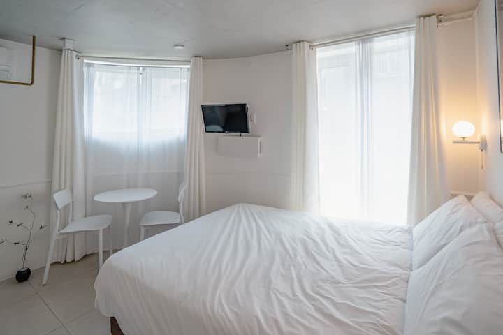 Thephaseboutiquehotel 
Deluxe Room 201/301 - Seoul