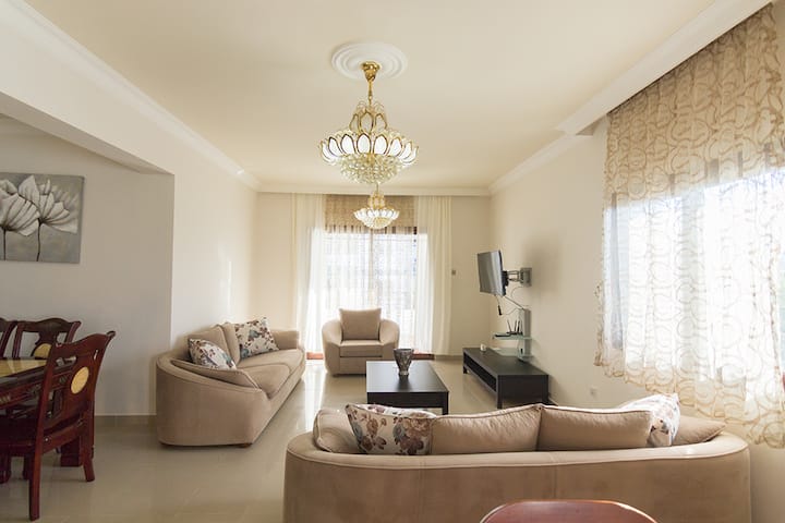 Peanut Central Apartment In Kyrenia By Holidaykeys - Girne